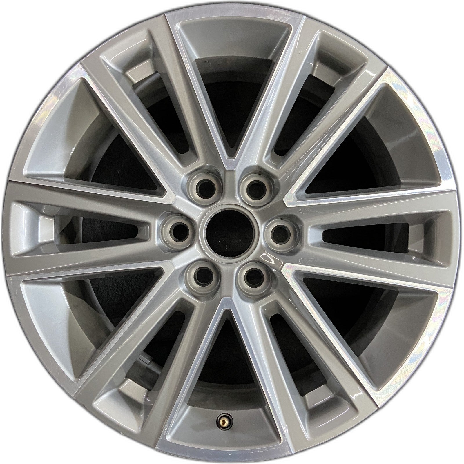 Chevrolet MACHINED GREY TRAVERSE OEM Wheel 2022-2024 18x7.5 Inch ...