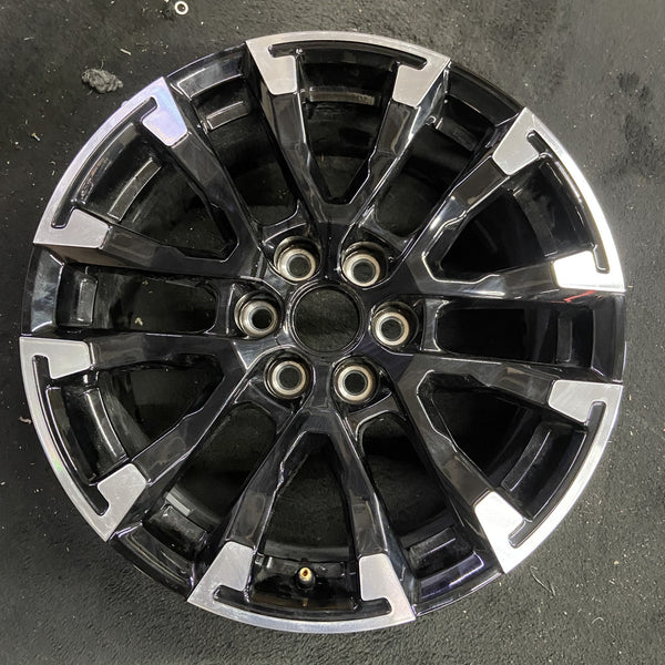 Chevrolet MACHINED BLACK TRAVERSE OEM R or V 2024 84886617 5th digit ...